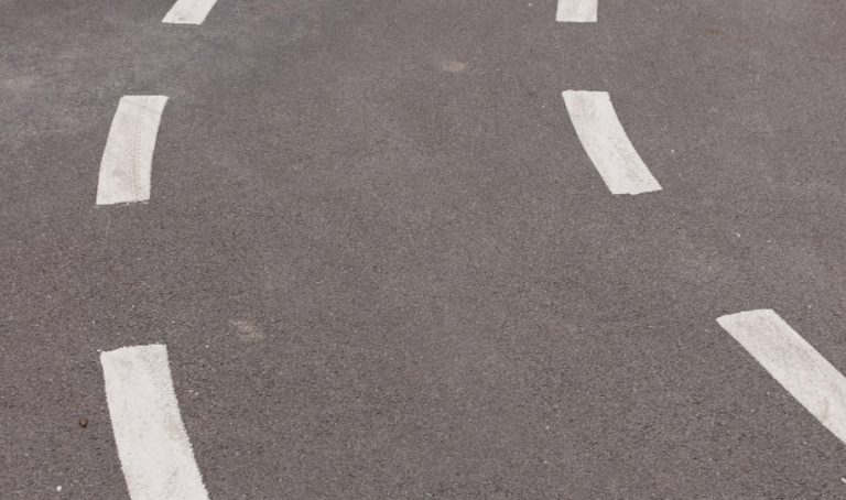 When are Double Yellow Lines not Legal? - The Business View