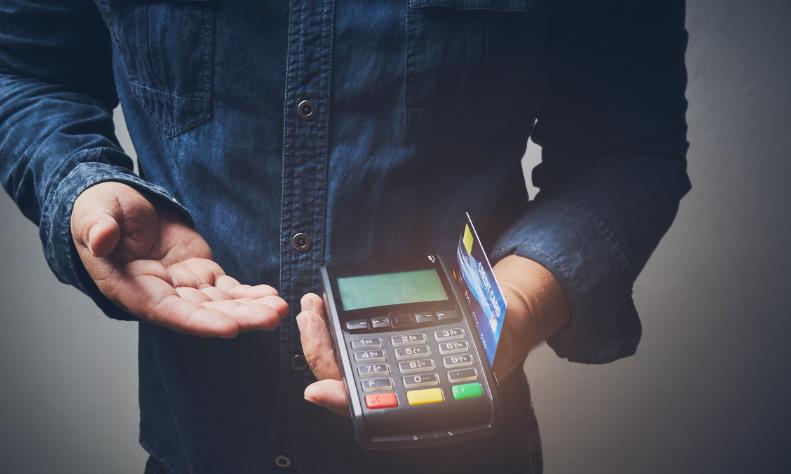 How Does a Card Payment Machine Work? - The Business View