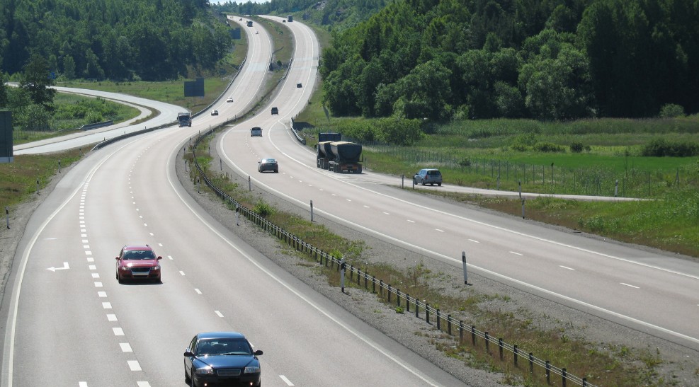 What Helps to Reduce Traffic Bunching on a Motorway? - The Business View