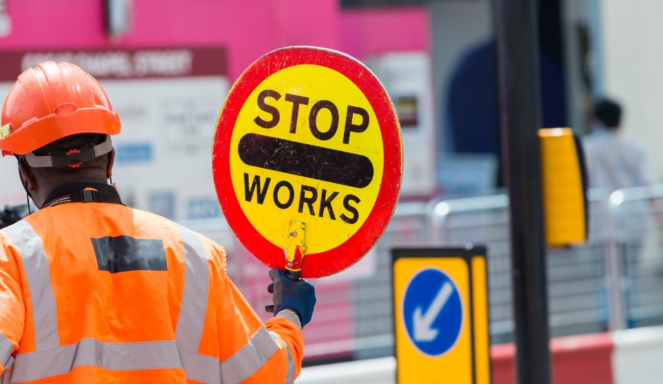 How to Report Traffic Lights Not Working in the UK? - The Business View