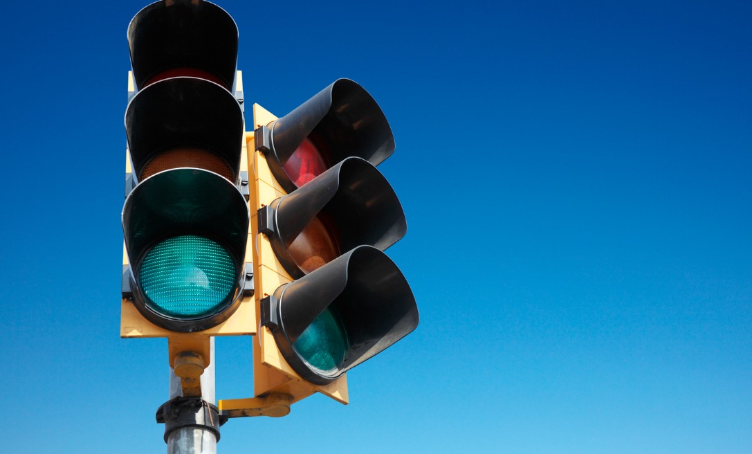 What Should You Do When You're Approaching Traffic Lights That Have Red ...